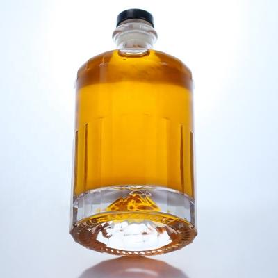 Cina 500 ml 700 ml 750 ml Flint Glass Spirit Gin Whisky Vodka Brandy Liquor Flascia con sughero in vendita