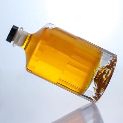 Cina 500 ml 700 ml 750 ml Flint Glass Spirit Gin Whisky Vodka Brandy Liquor Flascia con sughero in vendita