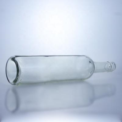 Cina 500 ml 700 ml 750 ml 1000 ml Bottiglia di vetro trasparente per il trattamento della superficie del whisky stampato a caldo in vendita