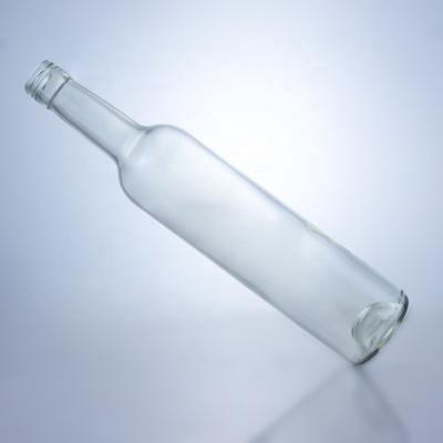 Cina 500 ml 700 ml 750 ml 1000 ml Bottiglia di vetro trasparente per il trattamento della superficie del whisky stampato a caldo in vendita