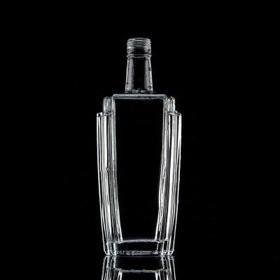Cina 500 ml 700 ml 750 ml Bottiglia di vetro di pietra per champagne Gin Rum trasparente e in rilievo in vendita