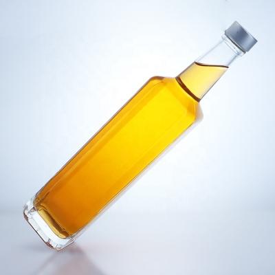 Cina 500 ml 750 ml di bottiglie quadrate di whisky vodka per tequila a vite bottiglie di liquore in vetro in vendita