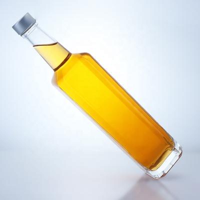 Cina 500 ml 750 ml di bottiglie quadrate di whisky vodka per tequila a vite bottiglie di liquore in vetro in vendita