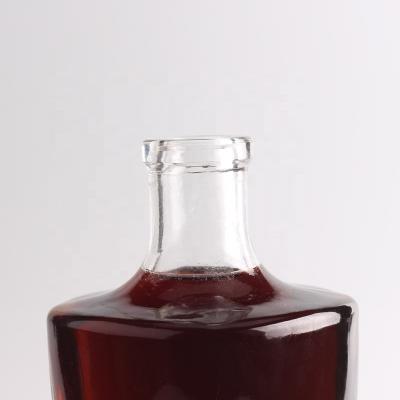Cina Tipo di tenuta del whisky di sughero 750 ml/1000 ml Bottiglia di vetro trasparente per champagne in vendita