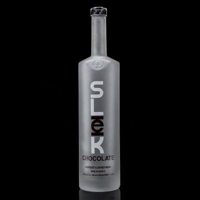 Cina Tipo di tenuta di sughero 750ml 1000ml Decal ghiacciato Chiara bottiglia di vetro di pietra per Gin Rum Champagne Tequila Whisky Logo personalizzato in vendita