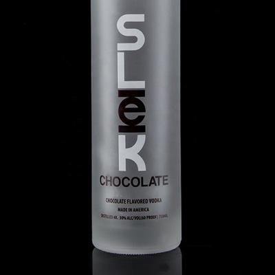 Cina Tipo di tenuta di sughero 750ml 1000ml Decal ghiacciato Chiara bottiglia di vetro di pietra per Gin Rum Champagne Tequila Whisky Logo personalizzato in vendita