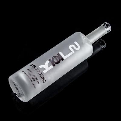 Cina Tipo di tenuta di sughero 750ml 1000ml Decal ghiacciato Chiara bottiglia di vetro di pietra per Gin Rum Champagne Tequila Whisky Logo personalizzato in vendita