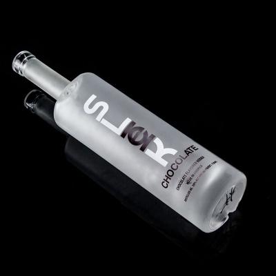 Cina Tipo di tenuta di sughero 750ml 1000ml Decal ghiacciato Chiara bottiglia di vetro di pietra per Gin Rum Champagne Tequila Whisky Logo personalizzato in vendita