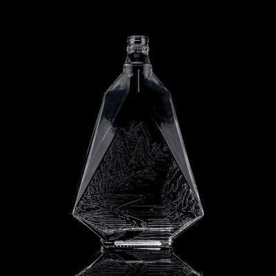 Cina Bottiglia di vetro di pietra trasparente a fondo spessa per gin whisky rum tequila e brandy 2022 Design in vendita