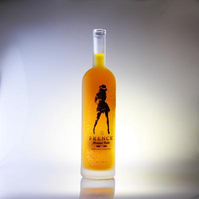 Cina Ingrosso 750ml 1000ml Decal congelato bottiglia di vetro per birra Vodka Whisky Spirits in vendita