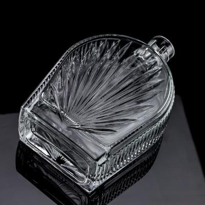 中国 1000ml フリントガラス 透明 空のウォッカ ウイスキー ガラスボトル あなたの要求のために 販売のため