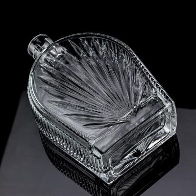 中国 1000ml フリントガラス 透明 空のウォッカ ウイスキー ガラスボトル あなたの要求のために 販売のため