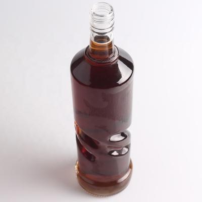 Cina 2022 Bottiglia di vetro a fondo spessa in rilievo, pietra cristallina chiara per gin, whisky, rum, tequila, brandy in vendita