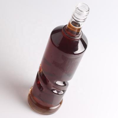 Cina 2022 Bottiglia di vetro a fondo spessa in rilievo, pietra cristallina chiara per gin, whisky, rum, tequila, brandy in vendita