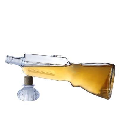 Cina 500 ml bottiglia di whisky in vetro pistola forma muffa aperta 700 ml bottiglia di vodka per l'industria delle bevande in vendita