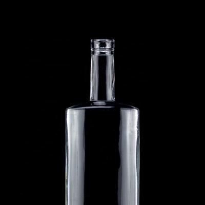 Cina Bottiglie in vetro da 1750 ml a 1000 ml per liquori personalizzate Bottiglie rotonde di vodka Utilizzo versatile in vendita