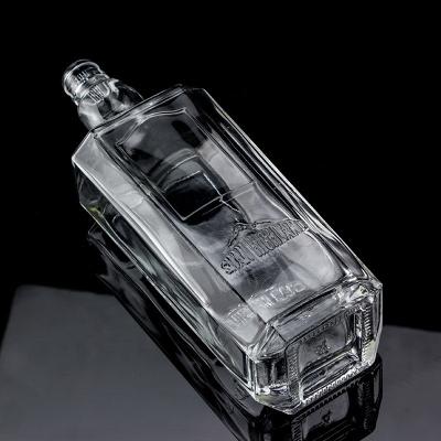 Cina 750ml 75cl Super Flint Quadrato Bottiglia in vetro in rilievo con tappo a vite Rum Vodka Whisky in vendita