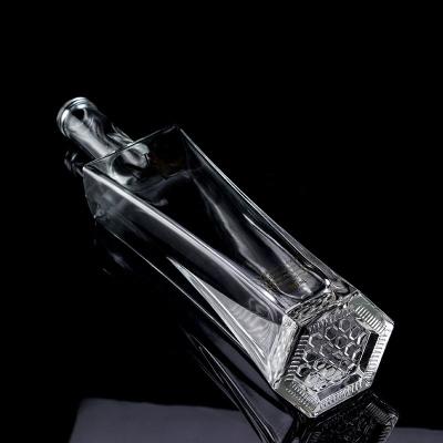 Cina Unica bottiglia di vetro Super Flint da 750 ml con sughero per rum Vodka Whisky in vendita