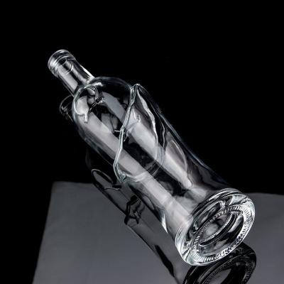 Cina Bottiglia di vetro Super Flint 750 ml con tappo a vite per VODKA personalizzata in rilievo in vendita