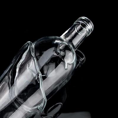 Cina Bottiglia di vetro Super Flint 750 ml con tappo a vite per VODKA personalizzata in rilievo in vendita