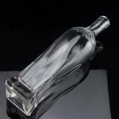 Cina 750 ml Super Flint Rotondo Spalla Quadrata Rum Vodka Latte in Vetro Con Corteccia in vendita