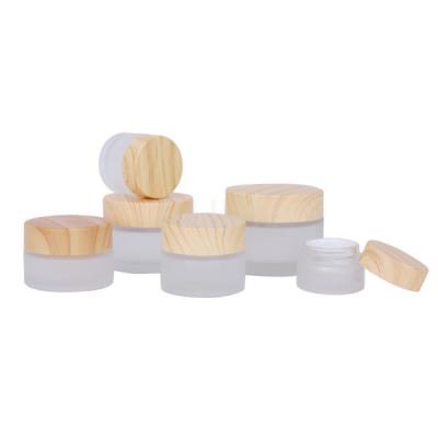 China Frascos cosméticos feitos sob encomenda dos cuidados com a pele que empacotam Forsted branco com tampa de bambu à venda