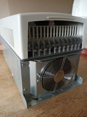 中国 ABB ACS800-01-0040-3 + E200 エネルギー節約とHVACアプリケーションのための変動周波数インバーター 販売のため