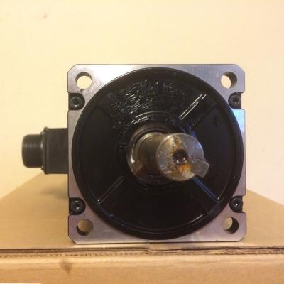 中国 ABS/INCのエンコーダー100Wが付いているキーのない200 VAC/ブレーキ3000rpmが付いているR88M-G10030T-B-Z ACサーボモーターOMRON 販売のため