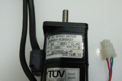 China De industriële Elektrische AC SERVOmotor 30W 200V 0.42A sgmah-A3ABA21 van Servomotoryaskawa Te koop