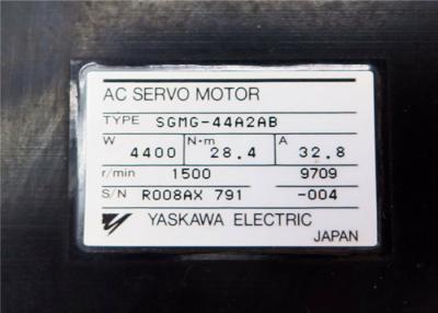 中国 箱で新しい新しい産業サーボ モーターYaskawa 32.8A ACサーボ モーターSGMG-44A2AB 販売のため