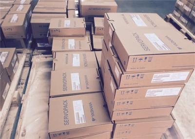 中国 サーボ運転者YASKAWA SGD7S-1R6A00A 200W 1N/Mの3000RPM*NIB新しい原物 販売のため