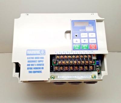 中国 エマーソン 新型サーボモーター WM4110 ドライブ 1HP 460VAC 3.3AMP オリジナル 販売のため