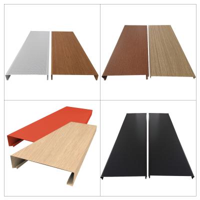 Cina soffitto metallico lineare in bianco con rivestimento antincendio per una facile installazione e durata in vendita
