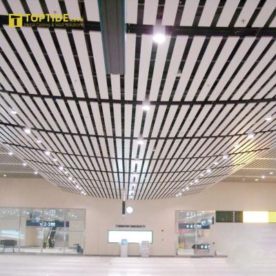 Cina soffitto metallico lineare in bianco con rivestimento antincendio per una facile installazione e durata in vendita