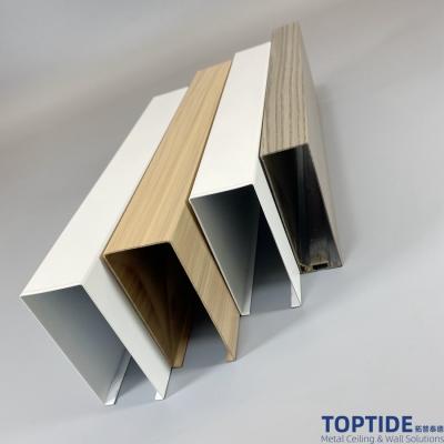 Cina RAL9016 che appendono U modellano la metropolitana quadrata del soffitto falso lineare di 100mm in vendita
