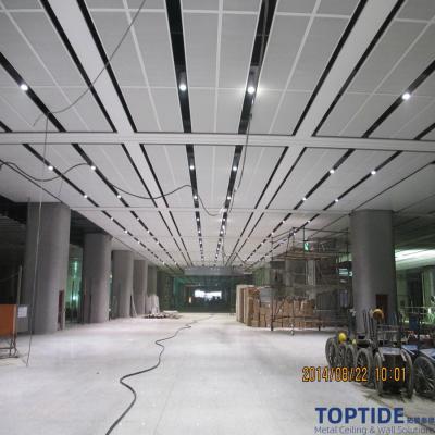 China Akustische falsche Metall-Dreieck-Decken-Fliesen-Bahnhof galvanisierte Stahl-Mesh Panel für Flughafen zu verkaufen