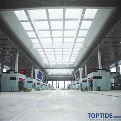 Cina Il soffitto commerciale di goccia del nastro metallico piastrella il gancio di alluminio di costruzione 2 x 4 su Diamond Mesh Ceiling Board in vendita