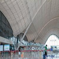 China Windproof Suspended Aluminium Multi Panel System White Metal Square Linear Strip Ceiling Grid for sale