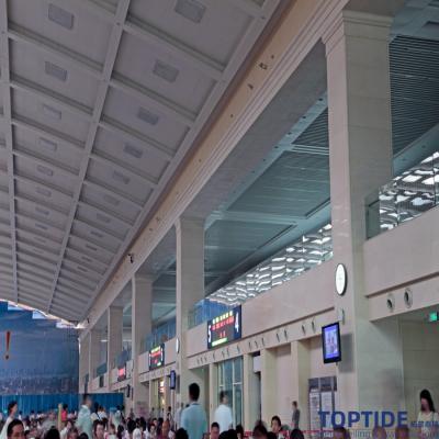Cina Clip smussata di alluminio del bordo in rottura nel pannello del modello della grata sospeso metallo del soffitto per la stazione in vendita