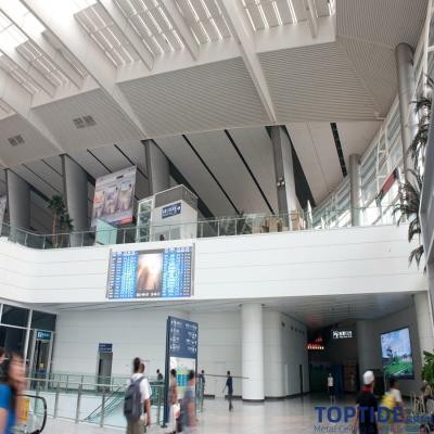Cina Il metallo decorativo curvo su ordine di profilo di alluminio ha sospeso i bordi del soffitto di sistema multiplo in vendita