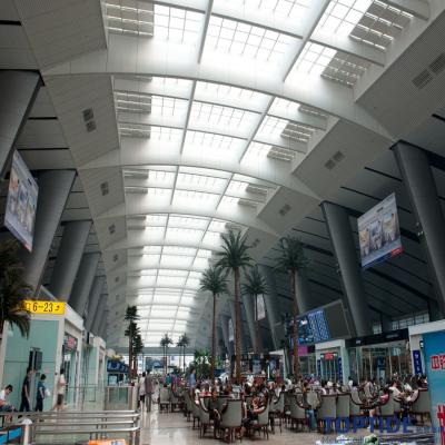 China Het naar maat gemaakte Gebogen Decoratieve Metaal van het Aluminiumprofiel schortte de Multiraad van het Systeemplafond op Te koop