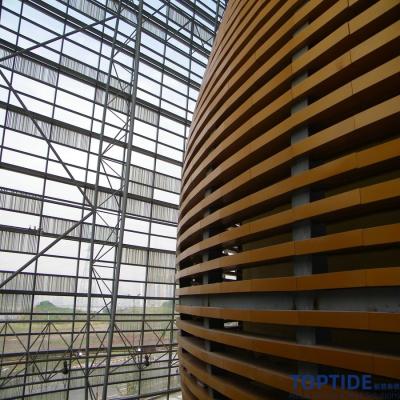 Cina Soffitto lineare esterno del metallo del bordo di alluminio del soffitto di resistenza al vento 135mm in vendita