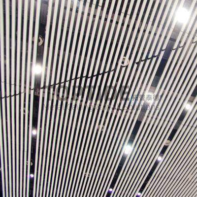China Het bouw Decoratieve van het de Plankenaluminium van het Metaalplafond Lineaire Valse Plafond Te koop