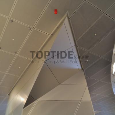 Cina Il CNC su misura ha perforato il bordo di alluminio del soffitto insonorizzato in vendita