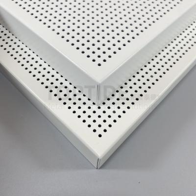 Cina Il controsoffitto del metallo acustico piastrella i pannelli perforati bianchi di alluminio del micro in vendita