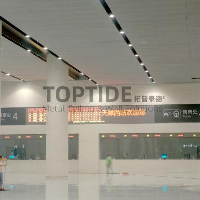Cina Nastro metallico perforato sospeso decorativo insonorizzato a prova di fuoco Mesh Ceiling Panels in vendita
