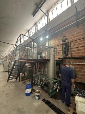 China Vertical Package Yarn Dyeing Machine Water Saving High Temperature Dyeing for sale