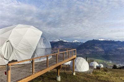 Cina copertura di PVC geodetica degli hotel della tenda della cupola di 7m Glamping con la funzione degli isolamenti in vendita