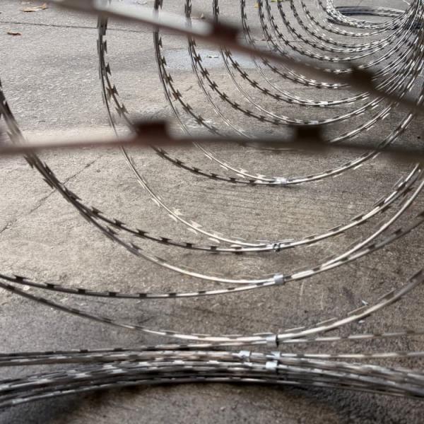 Quality Sharp Blade Razor Barbed Tape Concertina Long Life Industrial Security Barrier Wire for sale