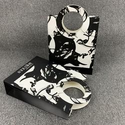 中国 カスタム印刷 黒丸柄 ショッピング用紙袋 独自のロゴ 販売のため